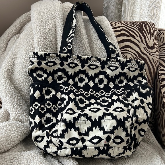 thirty-one | Bags | Thirtyone Large Tote Aztec Print Black And White ...